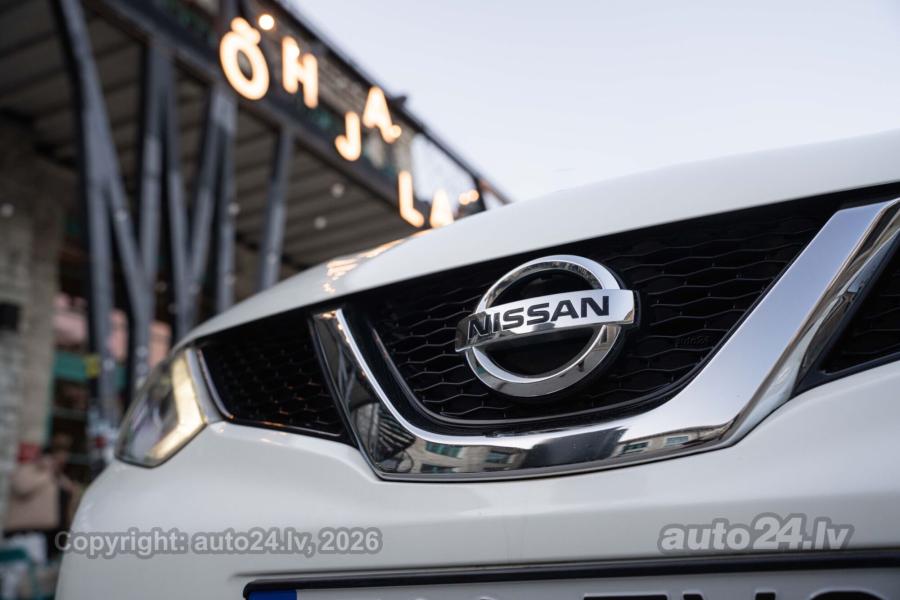 White Nissan Qashqai 2015 in Tallinn, with an engine capacity of 1.20 L and mileage of 126 thousand km for 8900 €, photo 7 on AUTOMOTO.COM.LV