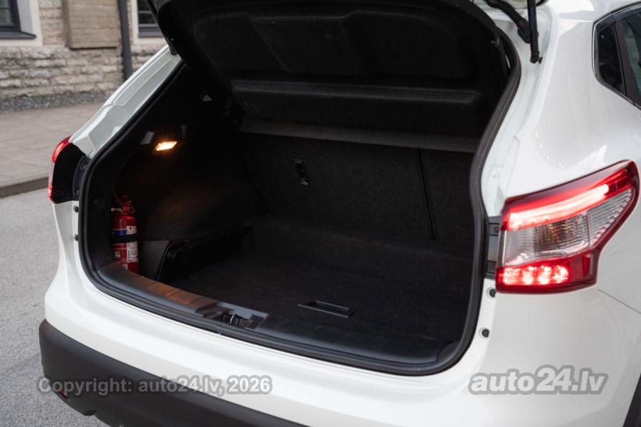 White Nissan Qashqai 2015 in Tallinn, with an engine capacity of 1.20 L and mileage of 126 thousand km for 8900 €, photo 9 on AUTOMOTO.COM.LV