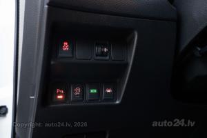 White Nissan Qashqai 2015 in Tallinn, with an engine capacity of 1.20 L and mileage of 126 thousand km for 8900 €, photo 14 on AUTOMOTO.COM.LV
