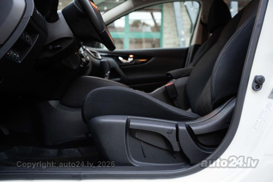 White Nissan Qashqai 2015 in Tallinn, with an engine capacity of 1.20 L and mileage of 126 thousand km for 8900 €, photo 15 on AUTOMOTO.COM.LV