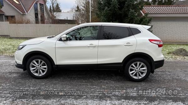 White Nissan Qashqai 2016 in Tallinn, with an engine capacity of 1.20 L and mileage of 169 thousand km for 8300 €, photo 5 on AUTOMOTO.COM.LV