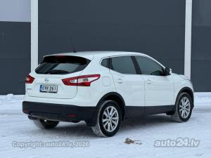 White Nissan Qashqai 2016 in Tallinn, with an engine capacity of 1.20 L and mileage of 269 thousand km for 5890 €, photo 5 on AUTOMOTO.COM.LV