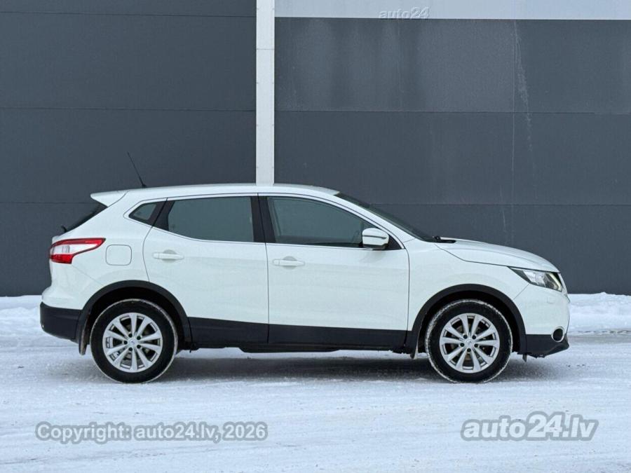 White Nissan Qashqai 2016 in Tallinn, with an engine capacity of 1.20 L and mileage of 269 thousand km for 5890 €, photo 6 on AUTOMOTO.COM.LV