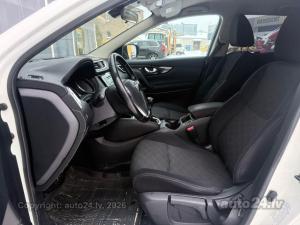 White Nissan Qashqai 2016 in Tallinn, with an engine capacity of 1.20 L and mileage of 269 thousand km for 5890 €, photo 7 on AUTOMOTO.COM.LV