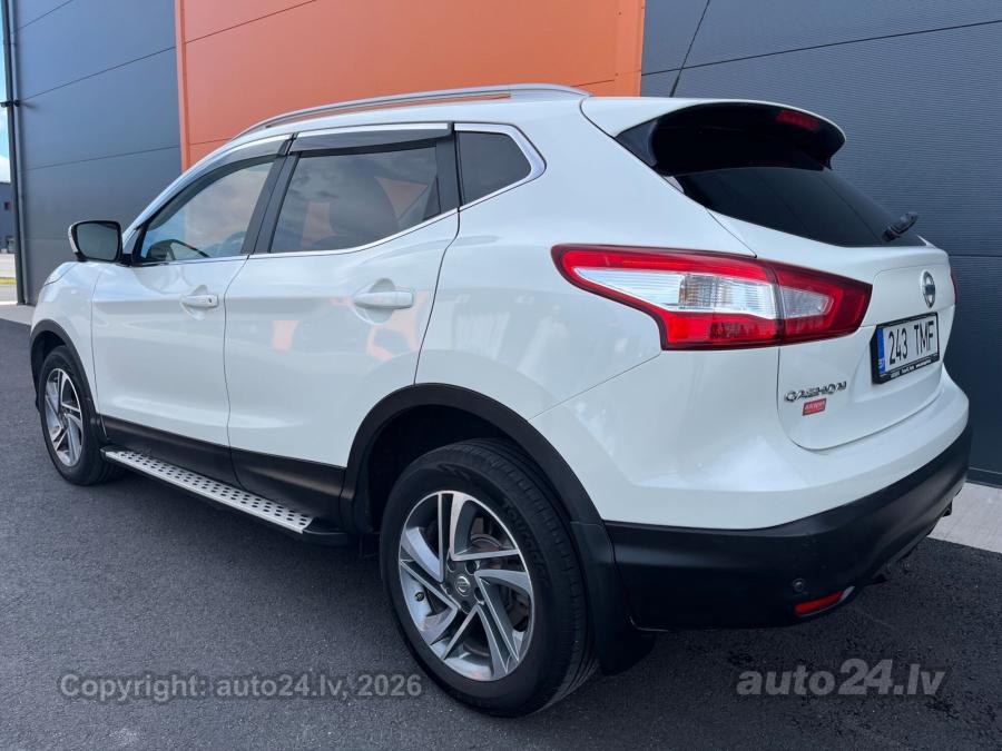 White Nissan Qashqai 2016 in Kuressaare, with an engine capacity of 1.20 L and mileage of 92 thousand km for 9990 €, photo 5 on AUTOMOTO.COM.LV