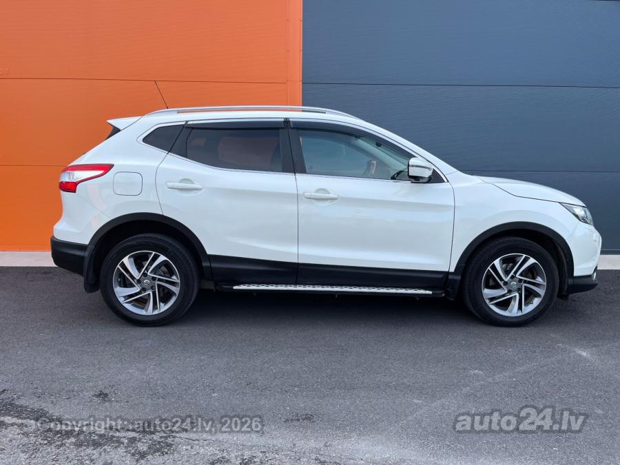 White Nissan Qashqai 2016 in Kuressaare, with an engine capacity of 1.20 L and mileage of 92 thousand km for 9990 €, photo 8 on AUTOMOTO.COM.LV