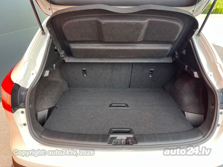 White Nissan Qashqai 2016 in Kuressaare, with an engine capacity of 1.20 L and mileage of 92 thousand km for 9990 €, photo 14 on AUTOMOTO.COM.LV