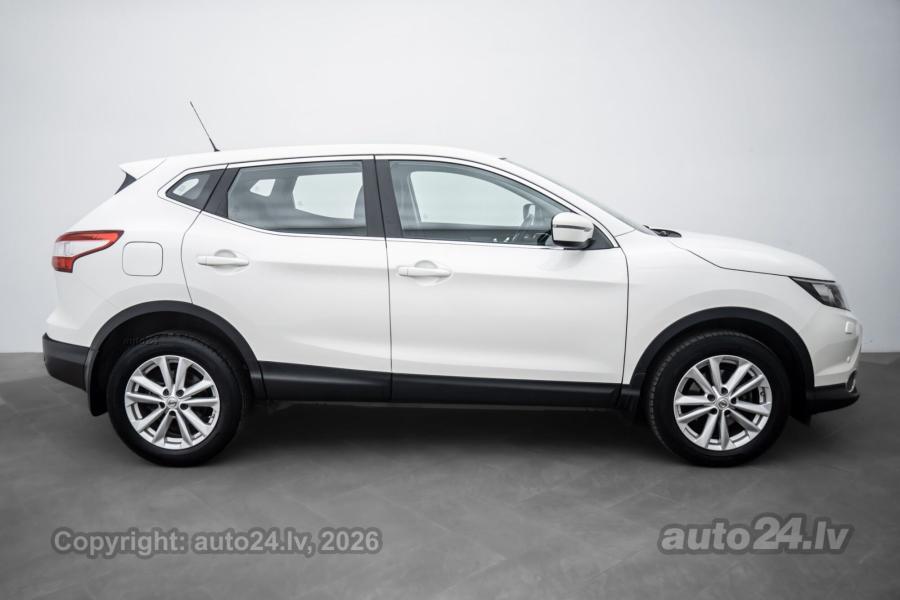 White Nissan Qashqai 2016 in Tallinn, with an engine capacity of 1.20 L and mileage of 102 thousand km for 9999 €, photo 5 on AUTOMOTO.COM.LV