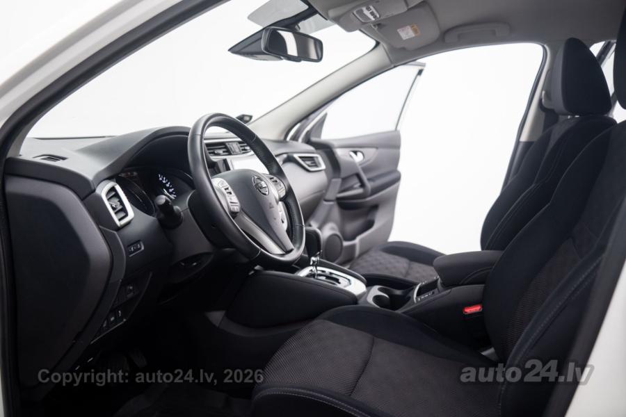 White Nissan Qashqai 2016 in Tallinn, with an engine capacity of 1.20 L and mileage of 102 thousand km for 9999 €, photo 9 on AUTOMOTO.COM.LV