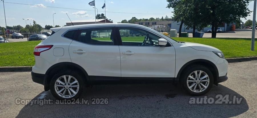 White Nissan Qashqai 2017 in Tallinn, with an engine capacity of 1.20 L and mileage of 184 thousand km for 7900 €, photo 3 on AUTOMOTO.COM.LV