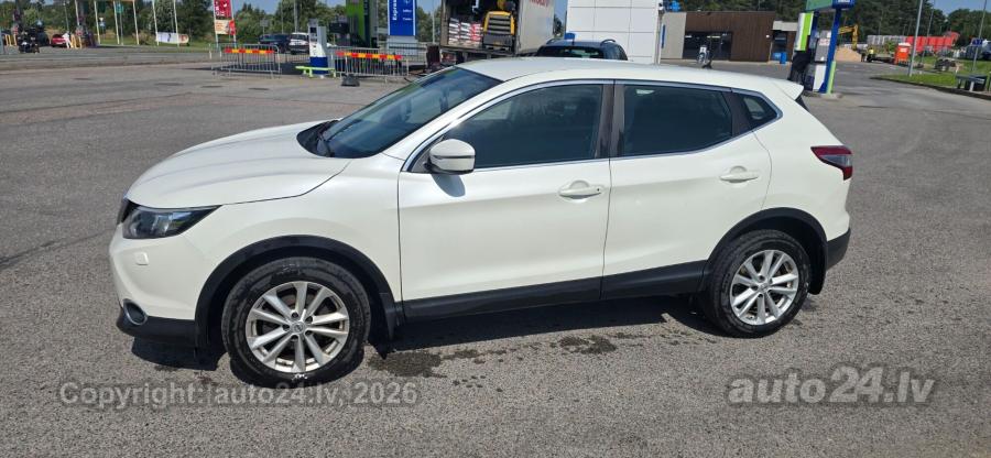 White Nissan Qashqai 2017 in Tallinn, with an engine capacity of 1.20 L and mileage of 184 thousand km for 7900 €, photo 4 on AUTOMOTO.COM.LV