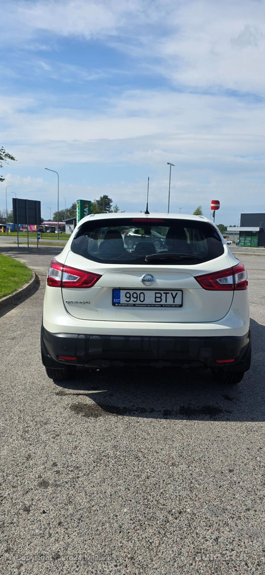 White Nissan Qashqai 2017 in Tallinn, with an engine capacity of 1.20 L and mileage of 184 thousand km for 7900 €, photo 5 on AUTOMOTO.COM.LV