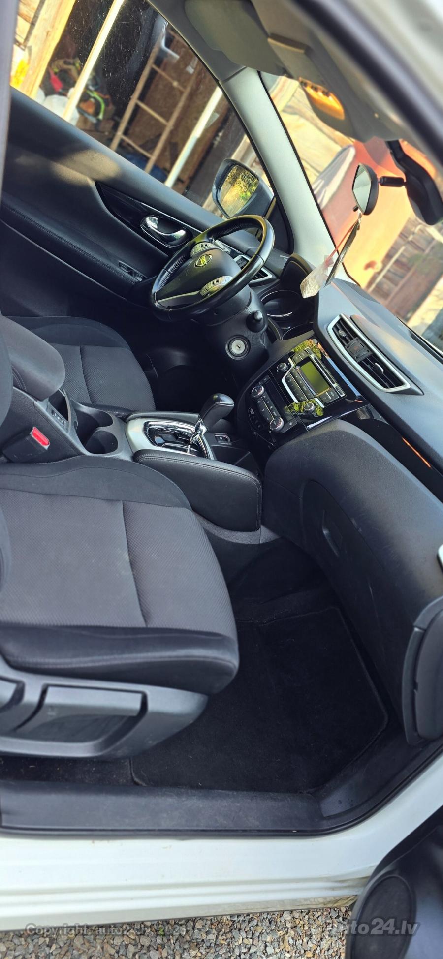 White Nissan Qashqai 2017 in Tallinn, with an engine capacity of 1.20 L and mileage of 184 thousand km for 7900 €, photo 6 on AUTOMOTO.COM.LV
