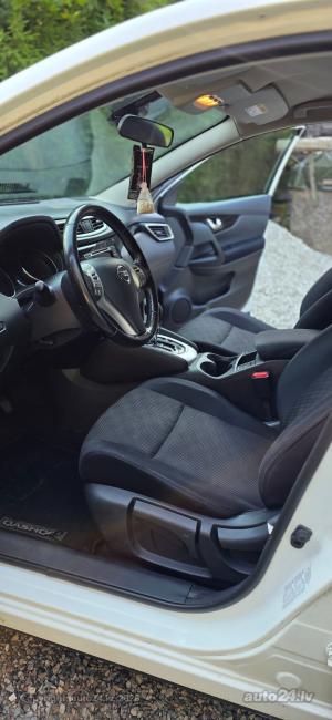 White Nissan Qashqai 2017 in Tallinn, with an engine capacity of 1.20 L and mileage of 184 thousand km for 7900 €, photo 7 on AUTOMOTO.COM.LV