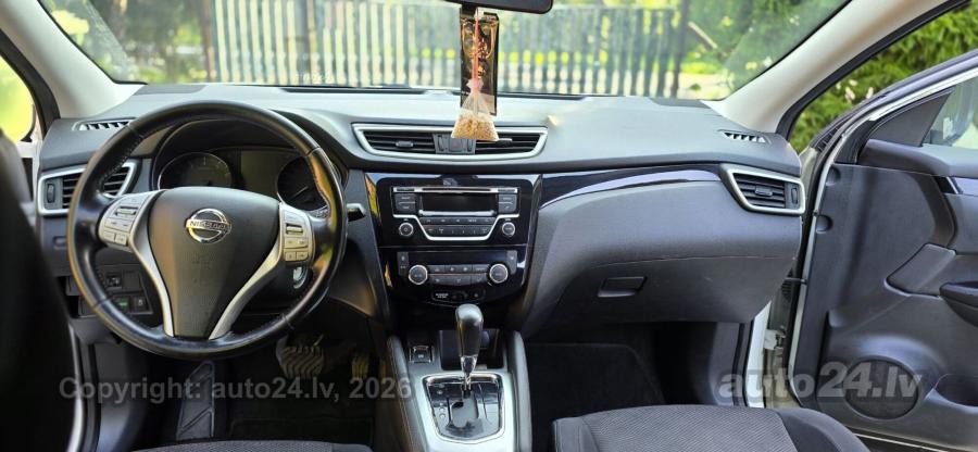 White Nissan Qashqai 2017 in Tallinn, with an engine capacity of 1.20 L and mileage of 184 thousand km for 7900 €, photo 8 on AUTOMOTO.COM.LV