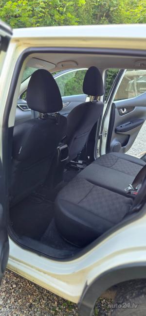 White Nissan Qashqai 2017 in Tallinn, with an engine capacity of 1.20 L and mileage of 184 thousand km for 7900 €, photo 9 on AUTOMOTO.COM.LV