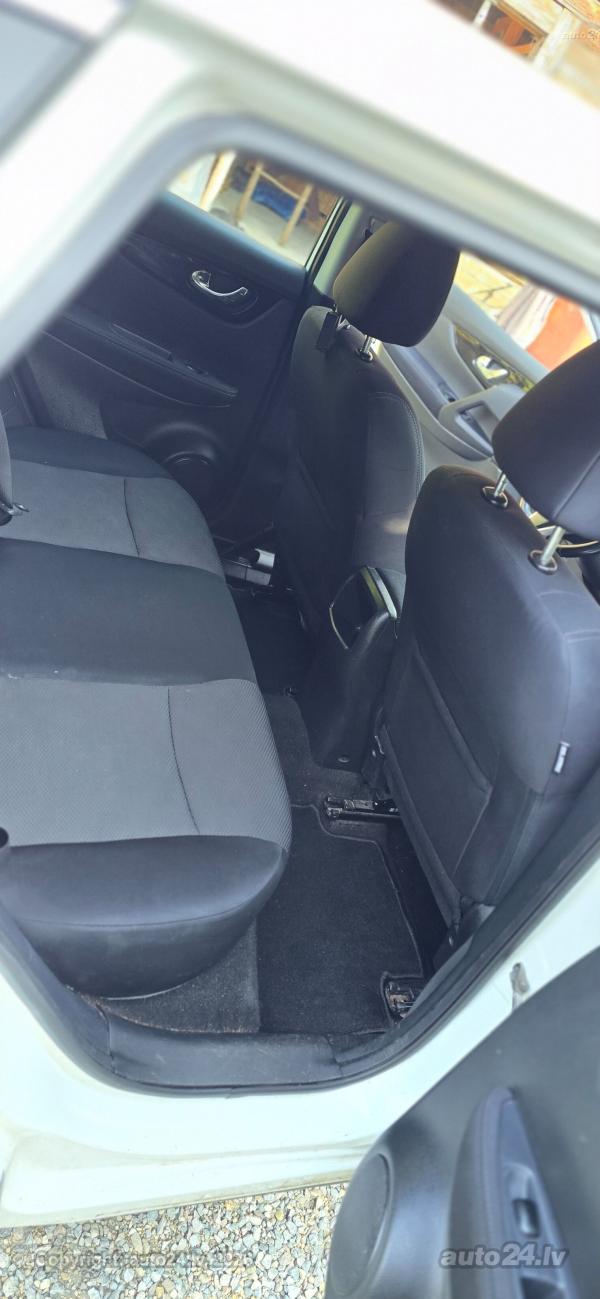 White Nissan Qashqai 2017 in Tallinn, with an engine capacity of 1.20 L and mileage of 184 thousand km for 7900 €, photo 9 on AUTOMOTO.COM.LV