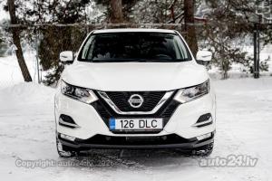 White Nissan Qashqai 2018 in Parnu, with an engine capacity of 1.20 L and mileage of 94 thousand km for 12990 €, photo 3 on AUTOMOTO.COM.LV