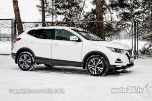 White Nissan Qashqai 2018 in Parnu, with an engine capacity of 1.20 L and mileage of 94 thousand km for 12990 €, photo 4 on AUTOMOTO.COM.LV