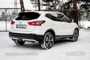 White Nissan Qashqai 2018 in Parnu, with an engine capacity of 1.20 L and mileage of 94 thousand km for 12990 €, photo 6 on AUTOMOTO.COM.LV