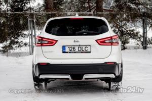 White Nissan Qashqai 2018 in Parnu, with an engine capacity of 1.20 L and mileage of 94 thousand km for 12990 €, photo 7 on AUTOMOTO.COM.LV