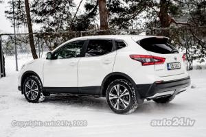 White Nissan Qashqai 2018 in Parnu, with an engine capacity of 1.20 L and mileage of 94 thousand km for 12990 €, photo 8 on AUTOMOTO.COM.LV