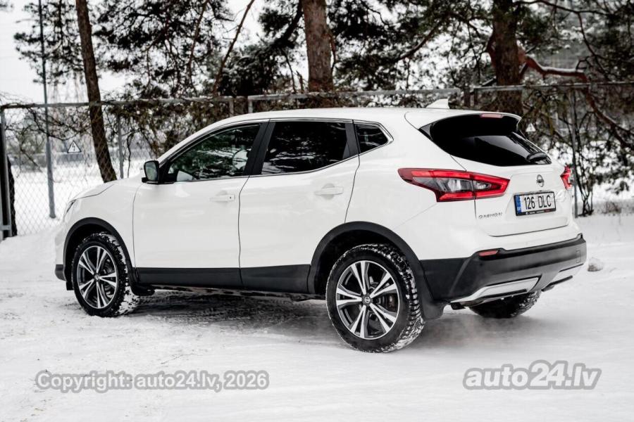 White Nissan Qashqai 2018 in Parnu, with an engine capacity of 1.20 L and mileage of 94 thousand km for 12990 €, photo 8 on AUTOMOTO.COM.LV