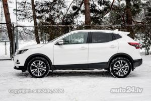 White Nissan Qashqai 2018 in Parnu, with an engine capacity of 1.20 L and mileage of 94 thousand km for 12990 €, photo 9 on AUTOMOTO.COM.LV