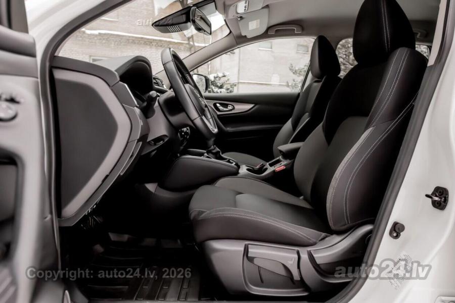 White Nissan Qashqai 2018 in Parnu, with an engine capacity of 1.20 L and mileage of 94 thousand km for 12990 €, photo 11 on AUTOMOTO.COM.LV