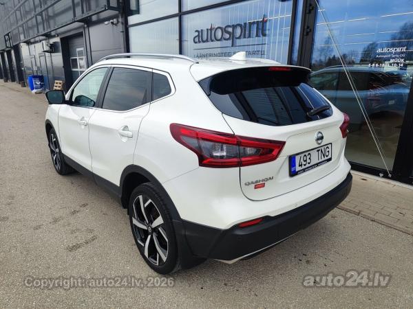 White Nissan Qashqai 2018 in Tartu, with an engine capacity of 1.20 L and mileage of 95 thousand km for 10990 €, photo 3 on AUTOMOTO.COM.LV