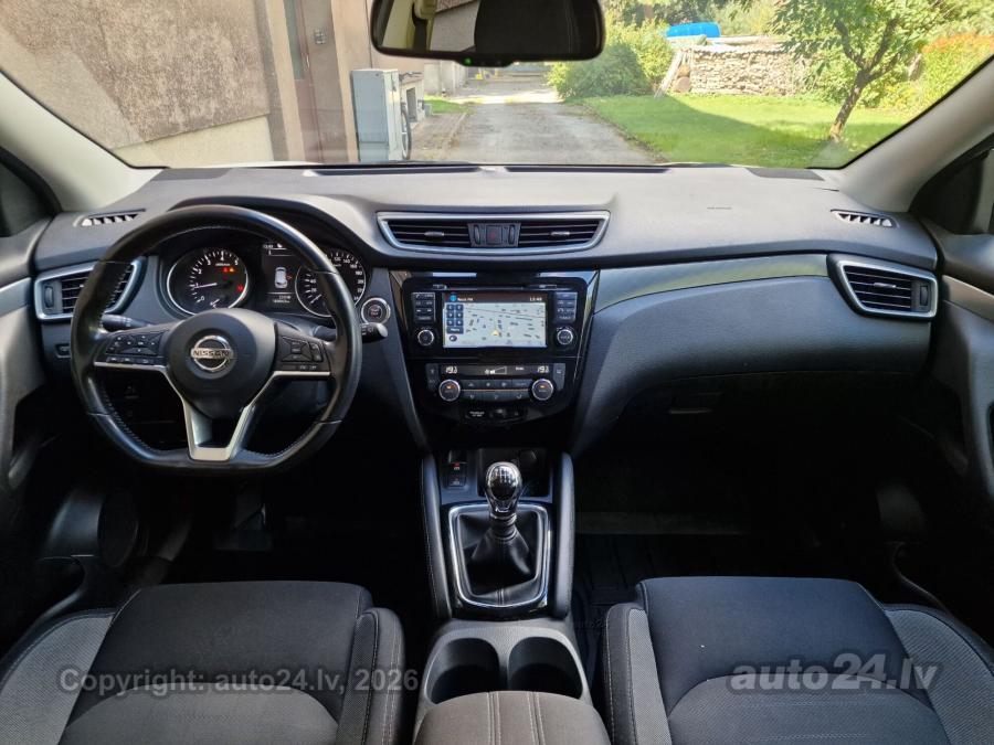 White Nissan Qashqai 2018 in Tallinn, with an engine capacity of 1.20 L and mileage of 189 thousand km for 7900 €, photo 4 on AUTOMOTO.COM.LV