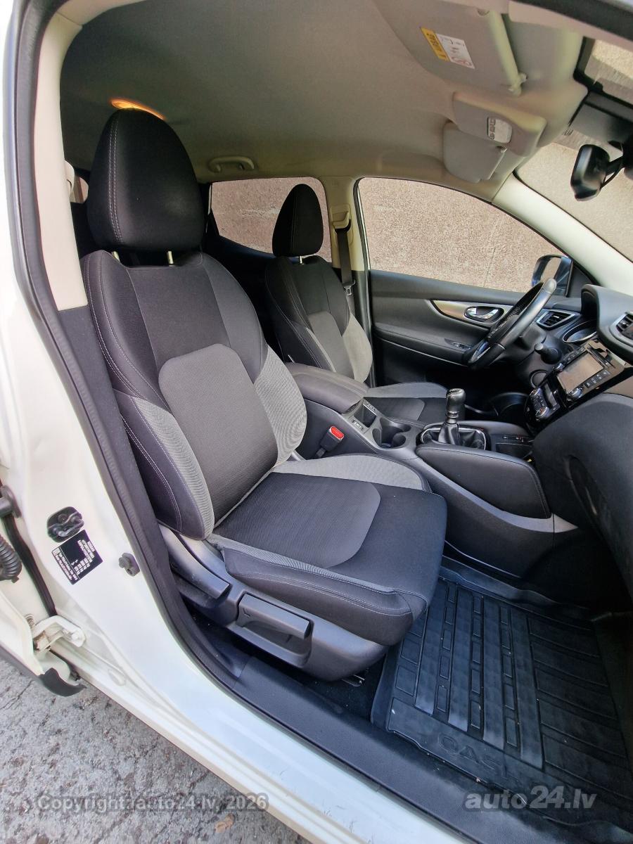 White Nissan Qashqai 2018 in Tallinn, with an engine capacity of 1.20 L and mileage of 189 thousand km for 7900 €, photo 5 on AUTOMOTO.COM.LV