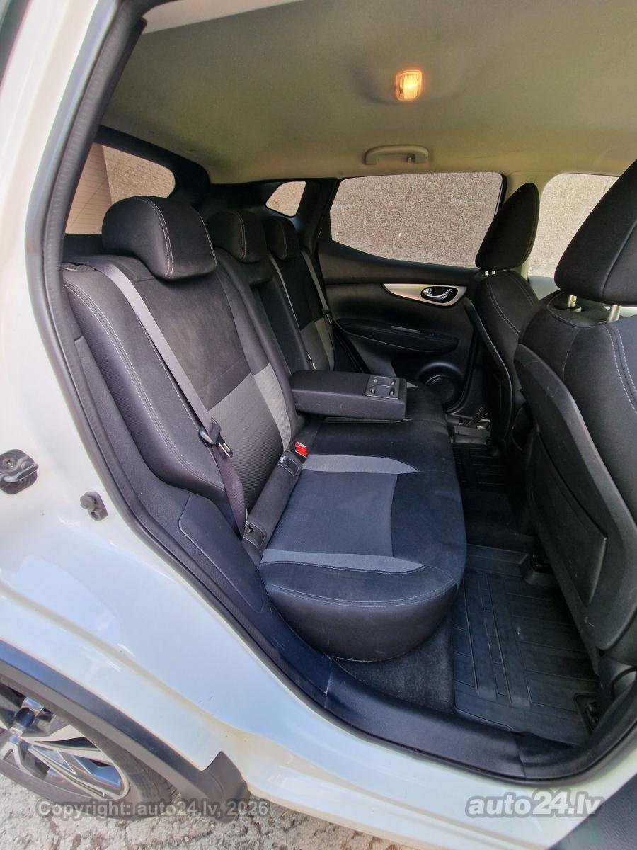 White Nissan Qashqai 2018 in Tallinn, with an engine capacity of 1.20 L and mileage of 189 thousand km for 7900 €, photo 6 on AUTOMOTO.COM.LV