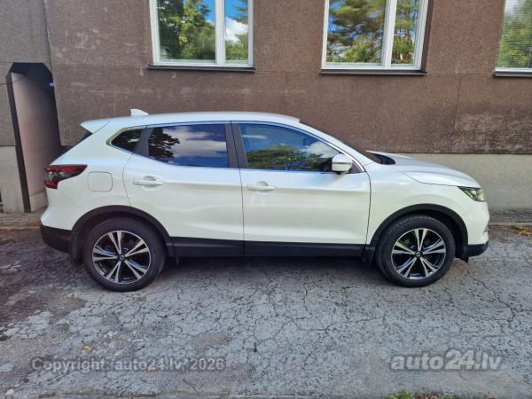 White Nissan Qashqai 2018 in Tallinn, with an engine capacity of 1.20 L and mileage of 189 thousand km for 7900 €, photo 7 on AUTOMOTO.COM.LV
