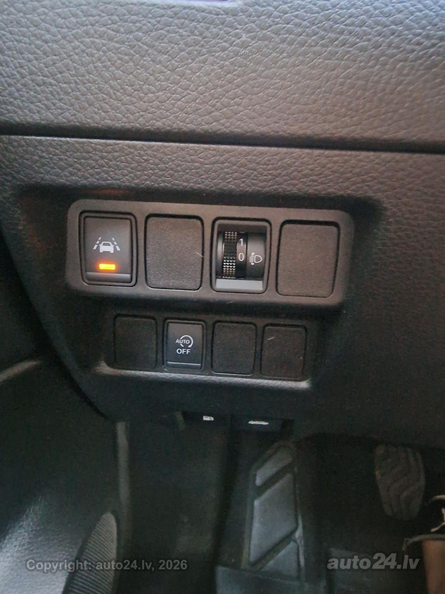 White Nissan Qashqai 2018 in Tallinn, with an engine capacity of 1.20 L and mileage of 189 thousand km for 7900 €, photo 16 on AUTOMOTO.COM.LV