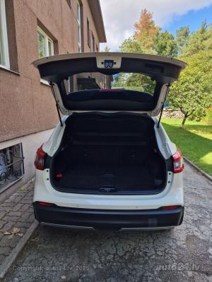 White Nissan Qashqai 2018 in Tallinn, with an engine capacity of 1.20 L and mileage of 189 thousand km for 7900 €, photo 19 on AUTOMOTO.COM.LV