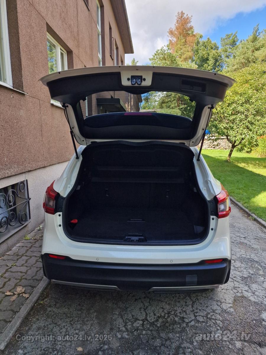 White Nissan Qashqai 2018 in Tallinn, with an engine capacity of 1.20 L and mileage of 189 thousand km for 7900 €, photo 19 on AUTOMOTO.COM.LV