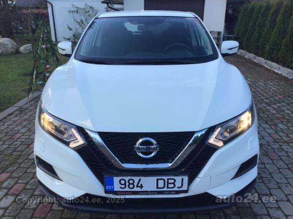 White Nissan Qashqai 2019 in Tallinn, with an engine capacity of 1.30 L and mileage of 152 thousand km for 10490 €, photo 2 on AUTOMOTO.COM.LV