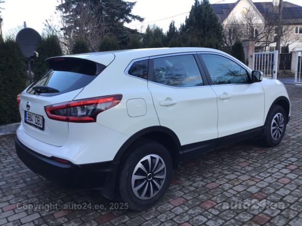 White Nissan Qashqai 2019 in Tallinn, with an engine capacity of 1.30 L and mileage of 152 thousand km for 10490 €, photo 4 on AUTOMOTO.COM.LV