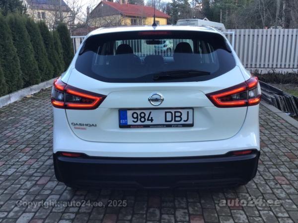 White Nissan Qashqai 2019 in Tallinn, with an engine capacity of 1.30 L and mileage of 152 thousand km for 10490 €, photo 5 on AUTOMOTO.COM.LV