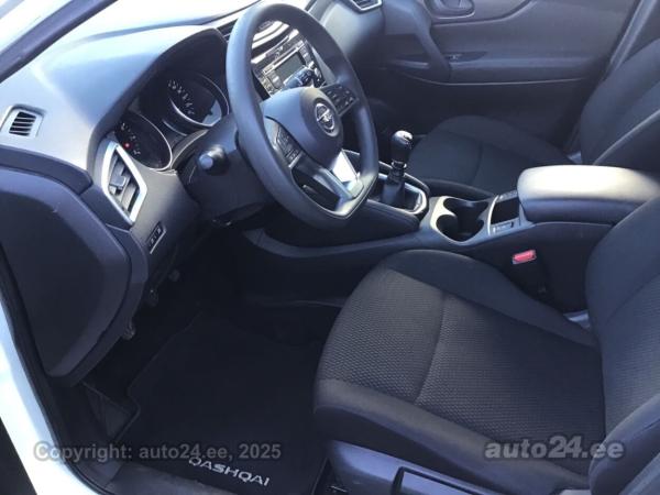White Nissan Qashqai 2019 in Tallinn, with an engine capacity of 1.30 L and mileage of 152 thousand km for 10490 €, photo 9 on AUTOMOTO.COM.LV