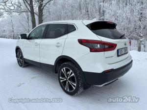 White Nissan Qashqai 2019 in Tallinn, with an engine capacity of 1.30 L and mileage of 110 thousand km for 12990 €, photo 2 on AUTOMOTO.COM.LV