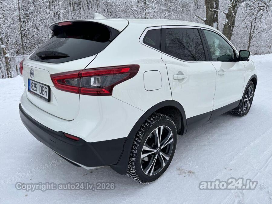 White Nissan Qashqai 2019 in Tallinn, with an engine capacity of 1.30 L and mileage of 110 thousand km for 12990 €, photo 3 on AUTOMOTO.COM.LV