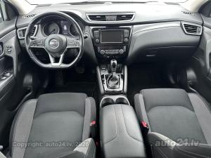 White Nissan Qashqai 2019 in Tallinn, with an engine capacity of 1.30 L and mileage of 110 thousand km for 12990 €, photo 7 on AUTOMOTO.COM.LV