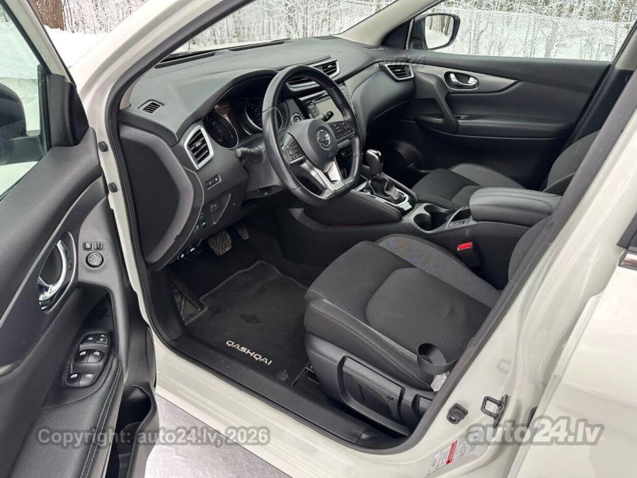 White Nissan Qashqai 2019 in Tallinn, with an engine capacity of 1.30 L and mileage of 110 thousand km for 12990 €, photo 8 on AUTOMOTO.COM.LV