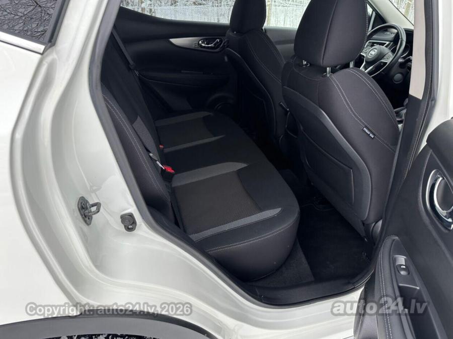 White Nissan Qashqai 2019 in Tallinn, with an engine capacity of 1.30 L and mileage of 110 thousand km for 12990 €, photo 12 on AUTOMOTO.COM.LV