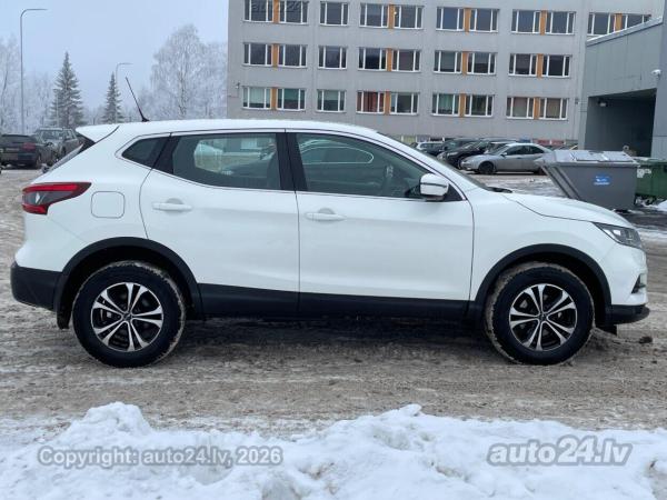 White Nissan Qashqai 2019 in Tartu, with an engine capacity of 1.30 L and mileage of 120 thousand km for 12900 €, photo 8 on AUTOMOTO.COM.LV