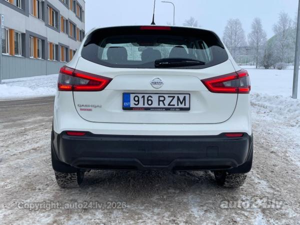 White Nissan Qashqai 2019 in Tartu, with an engine capacity of 1.30 L and mileage of 121 thousand km for 9900 €, photo 5 on AUTOMOTO.COM.LV