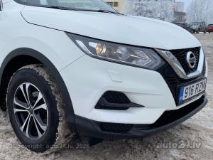 White Nissan Qashqai 2019 in Tartu, with an engine capacity of 1.30 L and mileage of 121 thousand km for 9500 €, photo 4 on AUTOMOTO.COM.LV