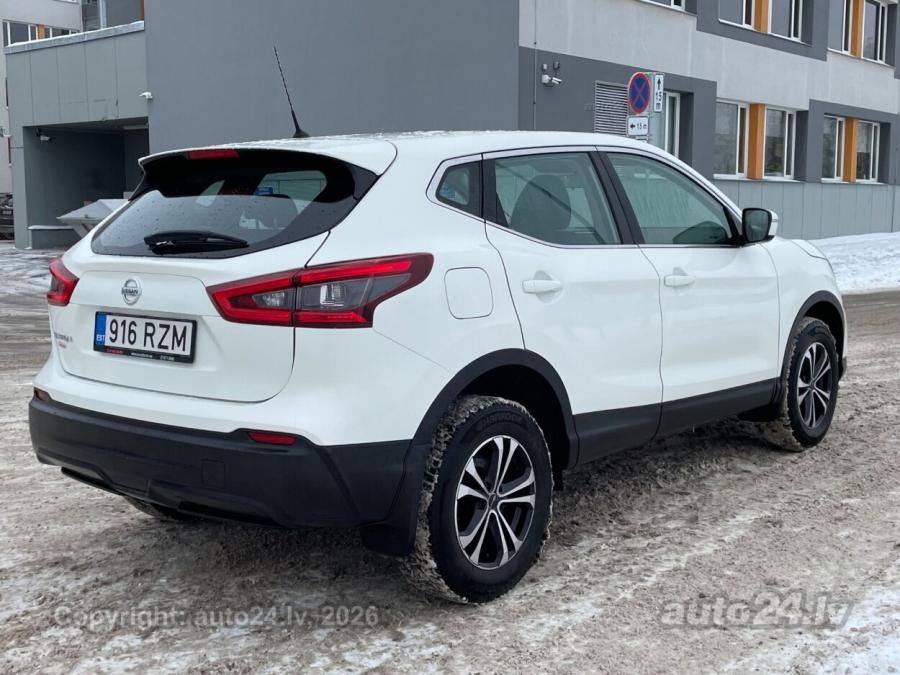 White Nissan Qashqai 2019 in Tartu, with an engine capacity of 1.30 L and mileage of 121 thousand km for 9500 €, photo 5 on AUTOMOTO.COM.LV